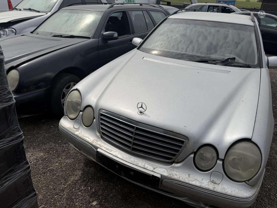 Black Mercedes-Benz E 220 2001 in Kaunas, with an engine capacity of 0.00 L and mileage of 230 thousand km for 1500 €, photo 3 on AUTOMOTO.COM.LV