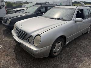 Black Mercedes-Benz E 220 2001 in Kaunas, with an engine capacity of 0.00 L and mileage of 230 thousand km for 1500 €, photo 4 on AUTOMOTO.COM.LV