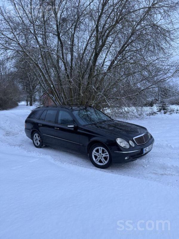 Black Mercedes-Benz E 220 2003 in Liepaja, with an engine capacity of 2.20 L and mileage of 444 thousand km for 1400 €, photo 2 on AUTOMOTO.COM.LV