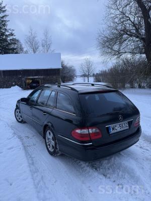 Black Mercedes-Benz E 220 2003 in Liepaja, with an engine capacity of 2.20 L and mileage of 444 thousand km for 1400 €, photo 4 on AUTOMOTO.COM.LV