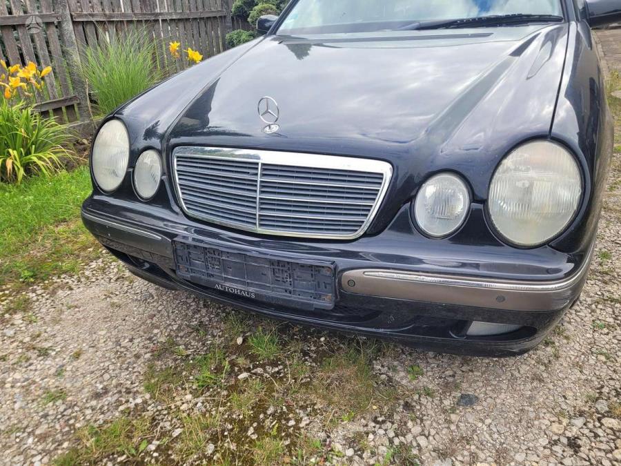 Черный Мерседес E 220 2003 в Мариямполе, объемом двигателя 2.20 л и пробегом 367 тыс. км за 1650 €, фото 1 на AUTOMOTO.COM.LV