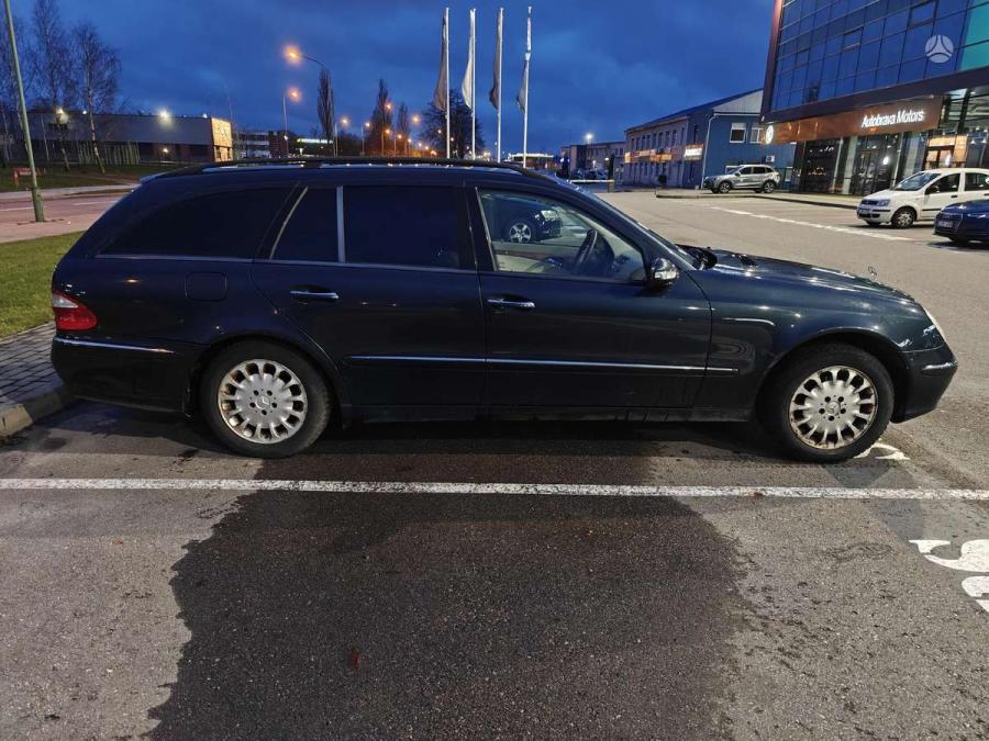 Melns Mercedes-Benz E 220 2004 Klaipėda, ar dzinēja tilpumu 2.15 L un nobraukumu 353 tūkst. km par 2000 €, foto 3 vietnē AUTOMOTO.COM.LV