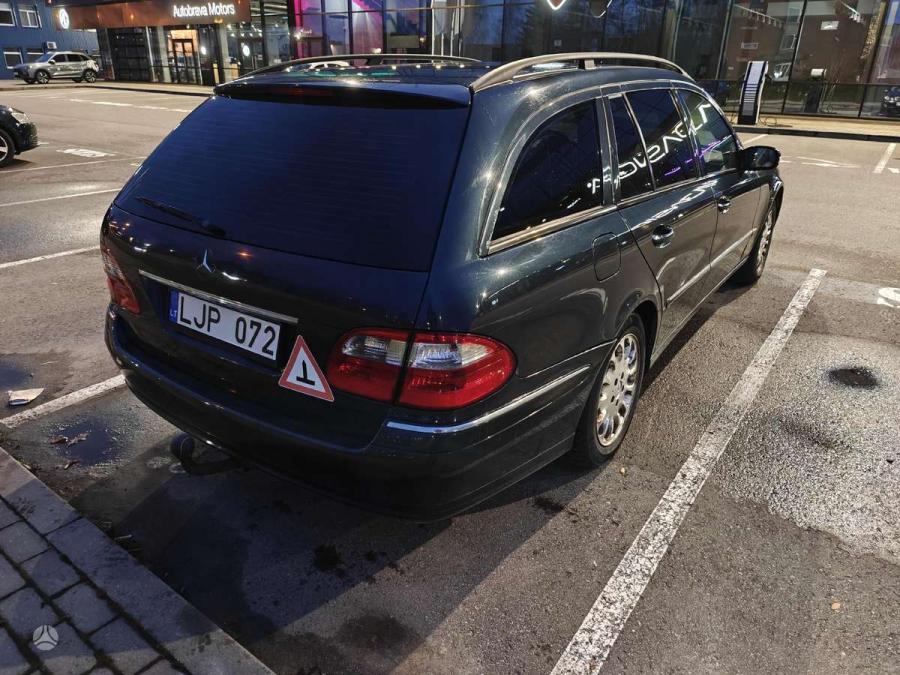 Melns Mercedes-Benz E 220 2004 Klaipėda, ar dzinēja tilpumu 2.15 L un nobraukumu 353 tūkst. km par 2000 €, foto 4 vietnē AUTOMOTO.COM.LV