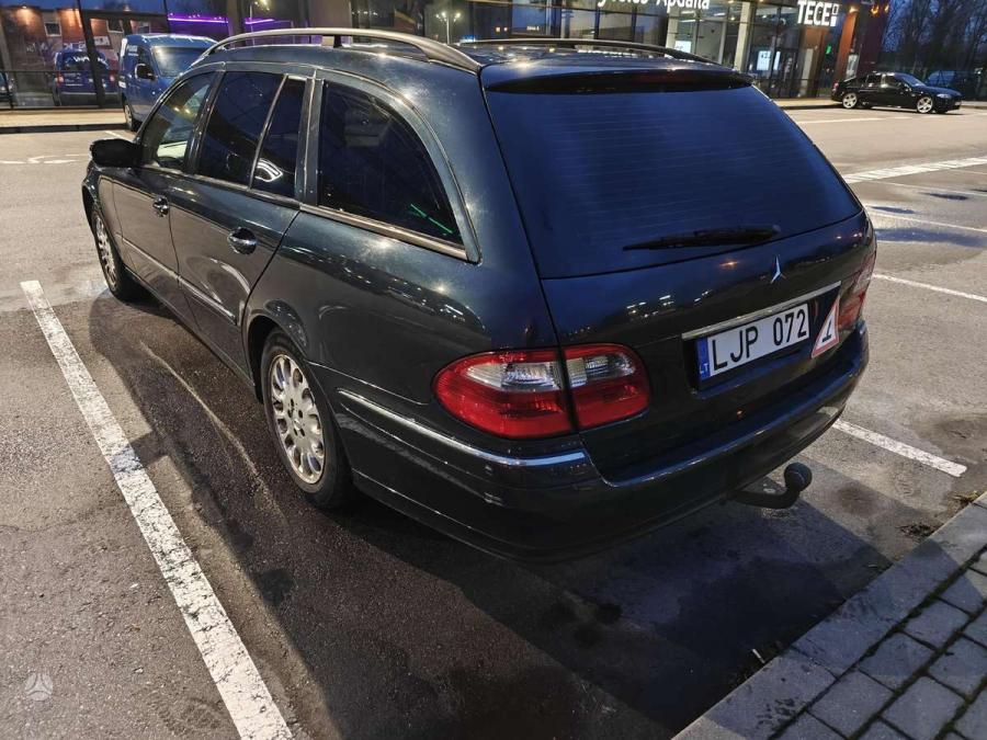 Melns Mercedes-Benz E 220 2004 Klaipėda, ar dzinēja tilpumu 2.15 L un nobraukumu 353 tūkst. km par 2000 €, foto 5 vietnē AUTOMOTO.COM.LV