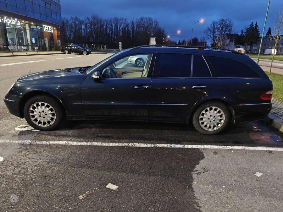 Melns Mercedes-Benz E 220 2004 Klaipėda, ar dzinēja tilpumu 2.15 L un nobraukumu 353 tūkst. km par 2000 €, foto 6 vietnē AUTOMOTO.COM.LV