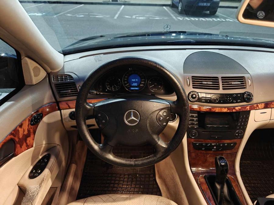 Melns Mercedes-Benz E 220 2004 Klaipėda, ar dzinēja tilpumu 2.15 L un nobraukumu 353 tūkst. km par 2000 €, foto 8 vietnē AUTOMOTO.COM.LV