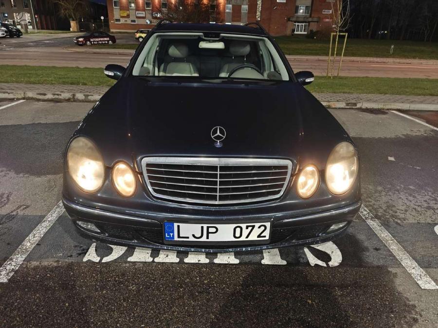 Melns Mercedes-Benz E 220 2004 Klaipėda, ar dzinēja tilpumu 2.15 L un nobraukumu 353 tūkst. km par 2000 €, foto 19 vietnē AUTOMOTO.COM.LV