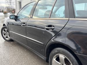 Black Mercedes-Benz E 220 2004 in Vilnius, with an engine capacity of 2.10 L and mileage of 380 thousand km for 1500 €, photo 8 on AUTOMOTO.COM.LV