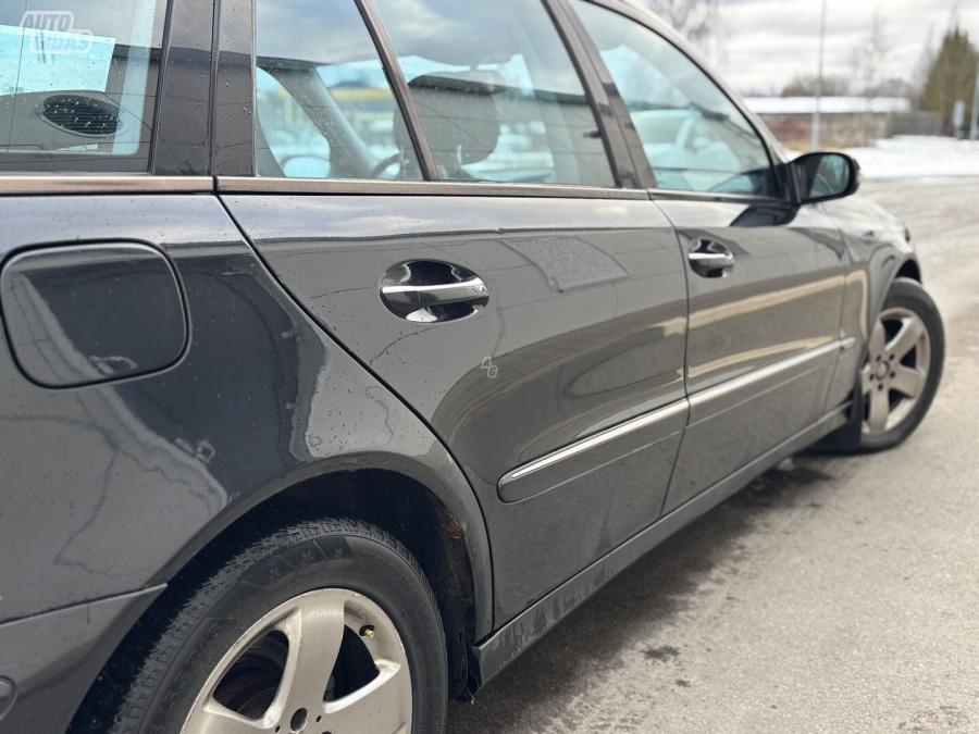 Black Mercedes-Benz E 220 2004 in Vilnius, with an engine capacity of 2.10 L and mileage of 380 thousand km for 1500 €, photo 10 on AUTOMOTO.COM.LV