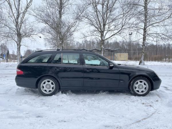 Black Mercedes-Benz E 220 2004 in Siauliai, with an engine capacity of 2.10 L and mileage of 350 thousand km for 2199 €, photo 3 on AUTOMOTO.COM.LV