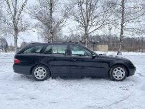 Black Mercedes-Benz E 220 2004 in Siauliai, with an engine capacity of 2.10 L and mileage of 350 thousand km for 2199 €, photo 3 on AUTOMOTO.COM.LV