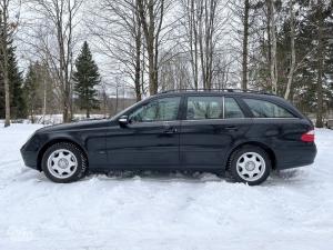 Black Mercedes-Benz E 220 2004 in Siauliai, with an engine capacity of 2.10 L and mileage of 350 thousand km for 2199 €, photo 6 on AUTOMOTO.COM.LV