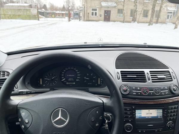 Black Mercedes-Benz E 220 2004 in Siauliai, with an engine capacity of 2.10 L and mileage of 350 thousand km for 2199 €, photo 7 on AUTOMOTO.COM.LV