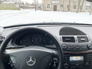 Black Mercedes-Benz E 220 2004 in Siauliai, with an engine capacity of 2.10 L and mileage of 350 thousand km for 2199 €, photo 7 on AUTOMOTO.COM.LV