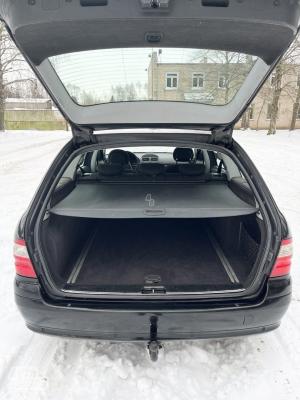 Black Mercedes-Benz E 220 2004 in Siauliai, with an engine capacity of 2.10 L and mileage of 350 thousand km for 2199 €, photo 11 on AUTOMOTO.COM.LV