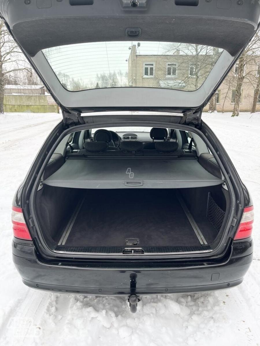 Black Mercedes-Benz E 220 2004 in Siauliai, with an engine capacity of 2.10 L and mileage of 350 thousand km for 2199 €, photo 11 on AUTOMOTO.COM.LV