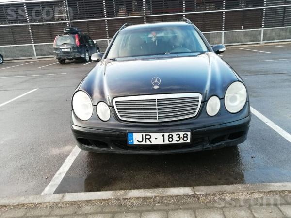 Black Mercedes-Benz E 220 2004 in Riga, with an engine capacity of 2.20 L and mileage of 302 thousand km for 1000 €, photo 1 on AUTOMOTO.COM.LV