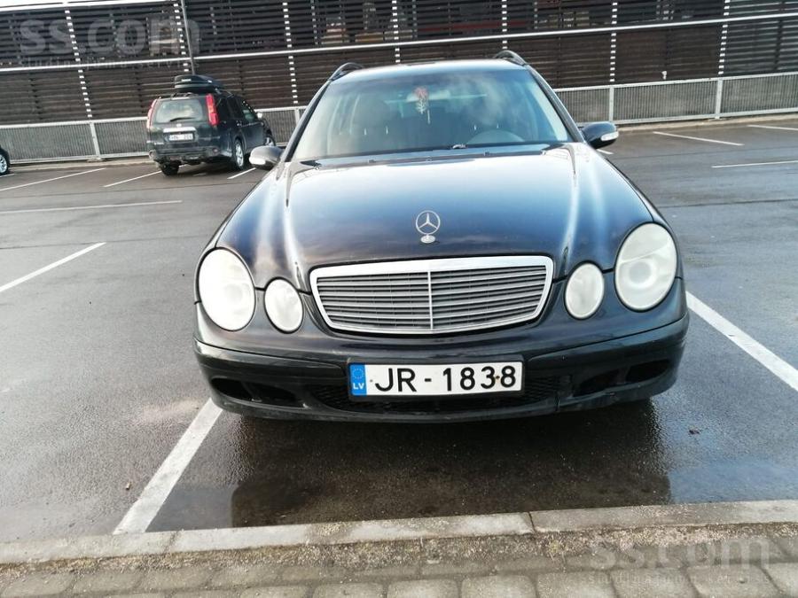 Черный Мерседес E 220 2004 в Рига, объемом двигателя 2.20 л и пробегом 302 тыс. км за 1000 €, фото 1 на AUTOMOTO.COM.LV