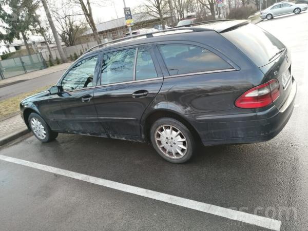 Black Mercedes-Benz E 220 2004 in Riga, with an engine capacity of 2.20 L and mileage of 302 thousand km for 1000 €, photo 3 on AUTOMOTO.COM.LV