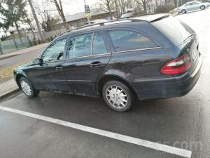 Черный Мерседес E 220 2004 в Рига, объемом двигателя 2.20 л и пробегом 302 тыс. км за 1000 €, фото 4 на AUTOMOTO.COM.LV