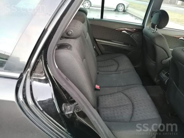 Black Mercedes-Benz E 220 2004 in Riga, with an engine capacity of 2.20 L and mileage of 302 thousand km for 1000 €, photo 9 on AUTOMOTO.COM.LV