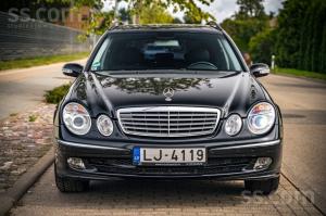 Черный Мерседес E 220 2004 в Рига, объемом двигателя 2.20 л и пробегом 342 тыс. км за 2490 €, фото 3 на AUTOMOTO.COM.LV