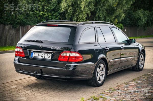 Black Mercedes-Benz E 220 2004 in Riga, with an engine capacity of 2.20 L and mileage of 342 thousand km for 2490 €, photo 4 on AUTOMOTO.COM.LV