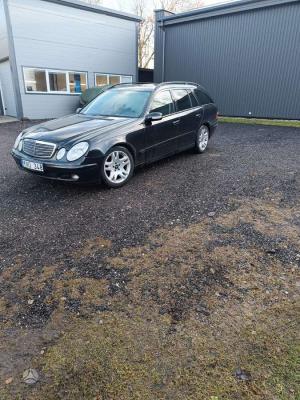 Black Mercedes-Benz E 220 2005 in Prienai, with an engine capacity of 2.15 L and mileage of 486 thousand km for 1350 €, photo  on AUTOMOTO.COM.LV