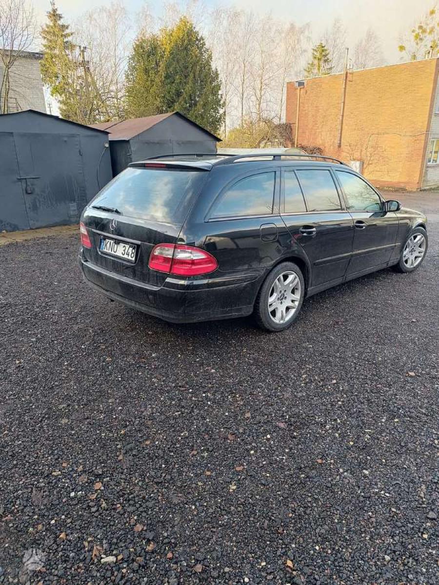 Melns Mercedes-Benz E 220 2005 Prienai, ar dzinēja tilpumu 2.15 L un nobraukumu 486 tūkst. km par 1350 €, foto 4 vietnē AUTOMOTO.COM.LV
