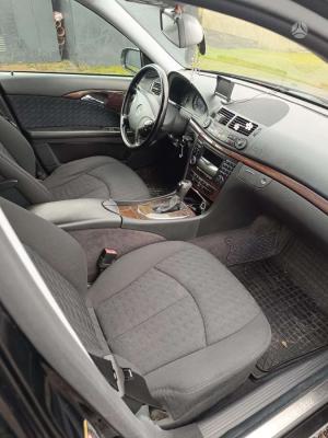 Melns Mercedes-Benz E 220 2005 Prienai, ar dzinēja tilpumu 2.15 L un nobraukumu 486 tūkst. km par 1350 €, foto 6 vietnē AUTOMOTO.COM.LV