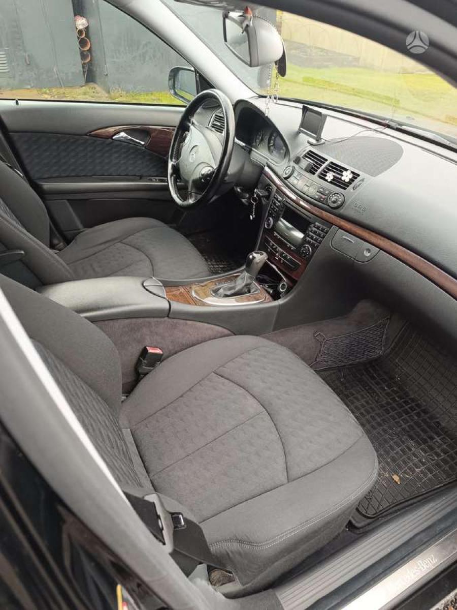 Melns Mercedes-Benz E 220 2005 Prienai, ar dzinēja tilpumu 2.15 L un nobraukumu 486 tūkst. km par 1350 €, foto 6 vietnē AUTOMOTO.COM.LV
