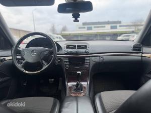 Black Mercedes-Benz E 220 2005 in Narva, with an engine capacity of 2.20 L and mileage of 323 thousand km for 1390 €, photo 8 on AUTOMOTO.COM.LV