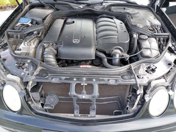 Melns Mercedes-Benz E 220 2005 Šauļi, ar dzinēja tilpumu 2.14 L un nobraukumu 324 tūkst. km par 2350 €, foto 3 vietnē AUTOMOTO.COM.LV