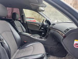 Черный Мерседес E 220 2005 в Нарва, объемом двигателя 2.20 л и пробегом 323 тыс. км за 1000 €, фото 7 на AUTOMOTO.COM.LV
