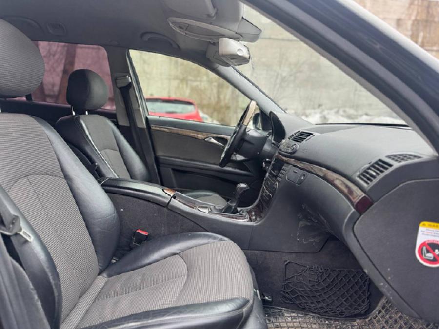 Черный Мерседес E 220 2005 в Нарва, объемом двигателя 2.20 л и пробегом 323 тыс. км за 1000 €, фото 7 на AUTOMOTO.COM.LV