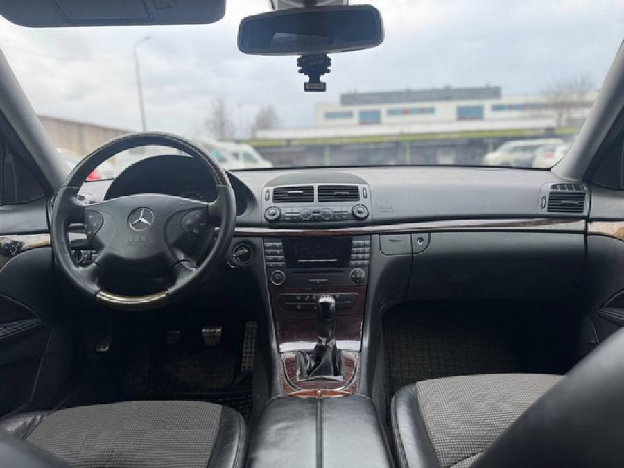 Черный Мерседес E 220 2005 в Нарва, объемом двигателя 2.20 л и пробегом 323 тыс. км за 1000 €, фото 8 на AUTOMOTO.COM.LV