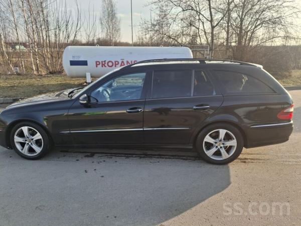 Черный Мерседес E 220 2006 в Даугавпилс, объемом двигателя 2.20 л и пробегом 285 тыс. км за 3500 €, фото 2 на AUTOMOTO.COM.LV