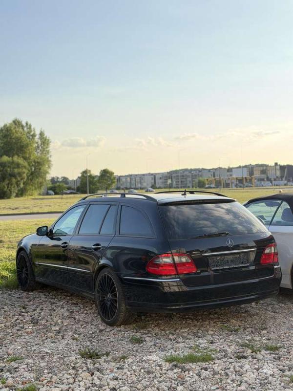 Черный Мерседес E 220 2006 в Каунас, объемом двигателя 2.20 л и пробегом 430 тыс. км за 2200 €, фото 3 на AUTOMOTO.COM.LV