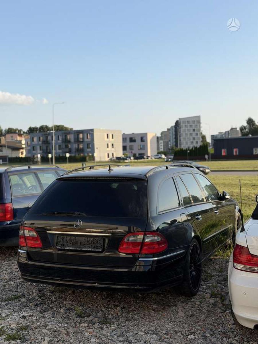 Черный Мерседес E 220 2006 в Каунас, объемом двигателя 2.20 л и пробегом 430 тыс. км за 2200 €, фото 5 на AUTOMOTO.COM.LV