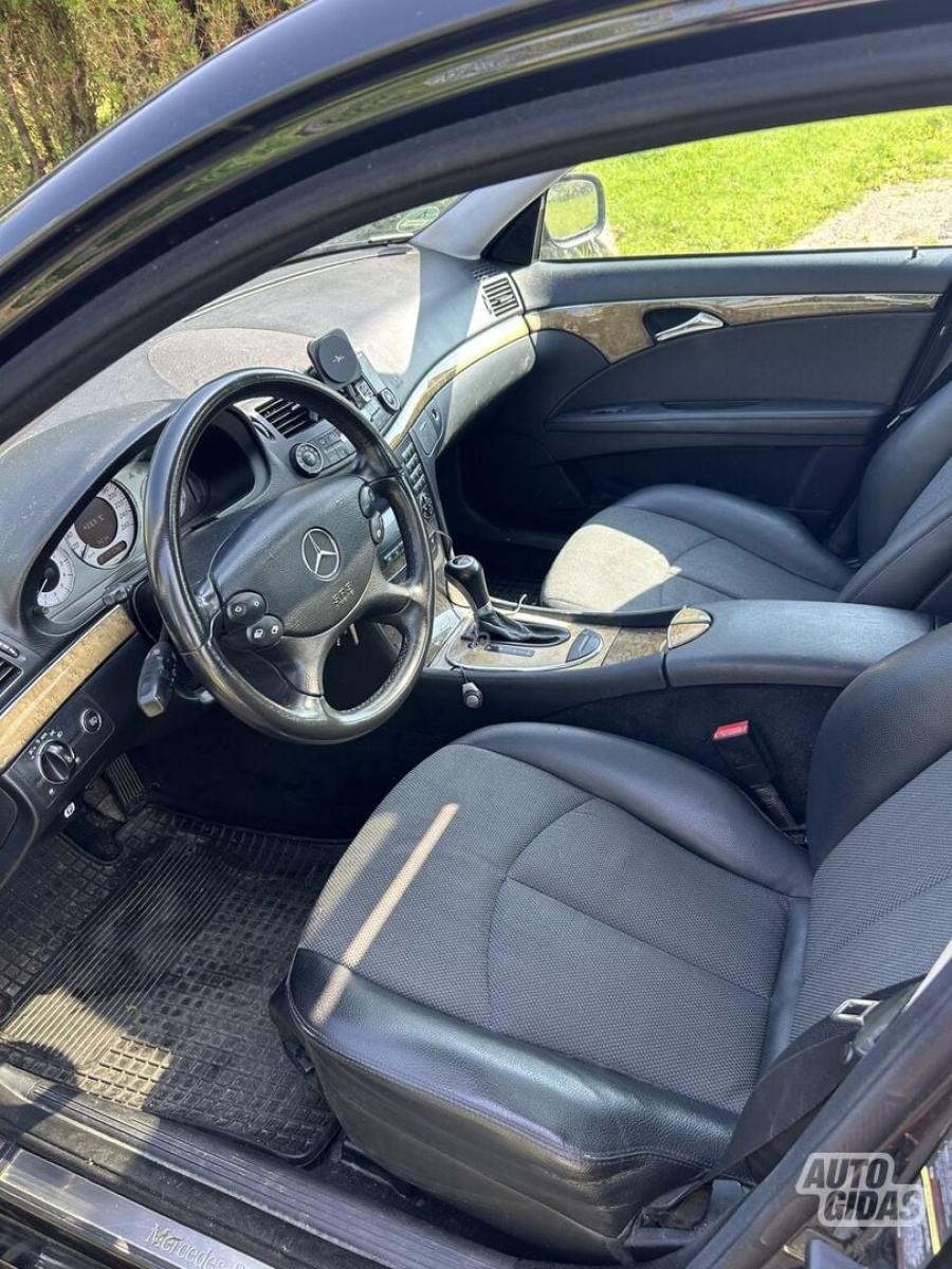 Melns Mercedes-Benz E 220 2006 Kupiškis, ar dzinēja tilpumu 2.10 L un nobraukumu 317 tūkst. km par 3100 €, foto 16 vietnē AUTOMOTO.COM.LV