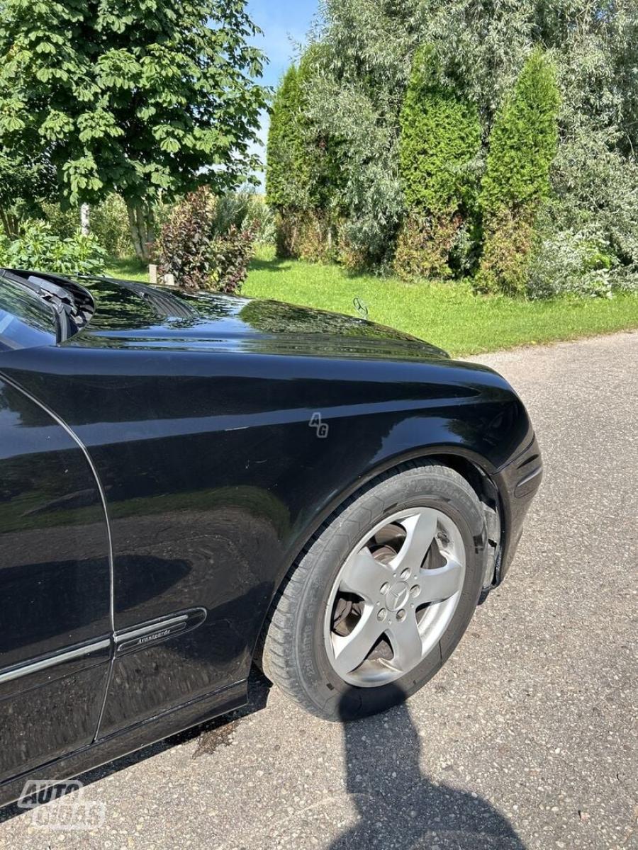Melns Mercedes-Benz E 220 2006 Kupiškis, ar dzinēja tilpumu 2.10 L un nobraukumu 317 tūkst. km par 3100 €, foto 17 vietnē AUTOMOTO.COM.LV