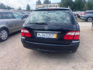 Черный Мерседес E 220 2006 в Рига, объемом двигателя 2.20 л и пробегом 363 тыс. км за 1800 €, фото 5 на AUTOMOTO.COM.LV