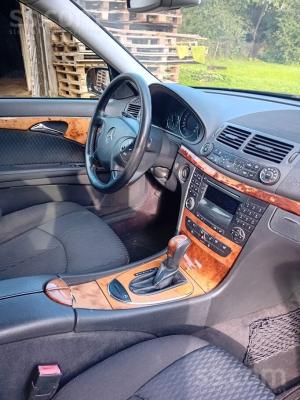 Black Mercedes-Benz E 220 2006 in Jelgava, with an engine capacity of 2.20 L and mileage of 360 thousand km for 2700 €, photo 6 on AUTOMOTO.COM.LV