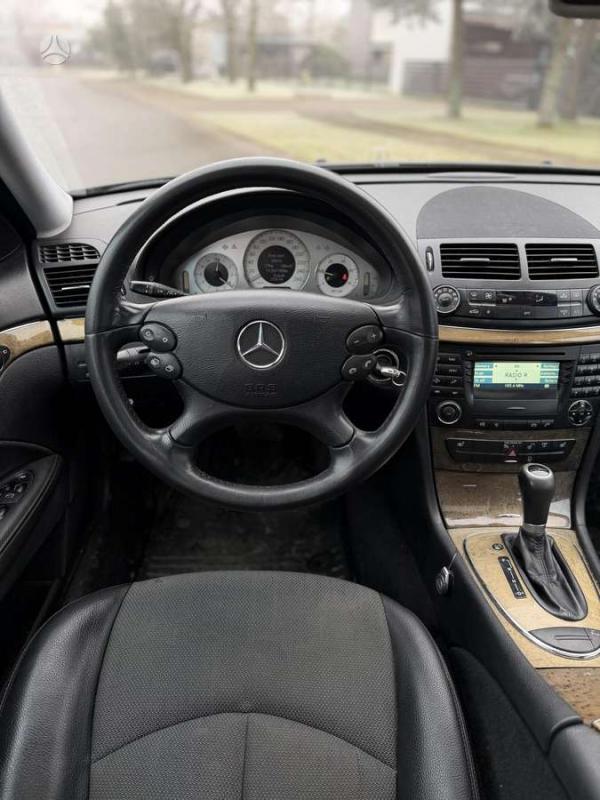Black Mercedes-Benz E 220 2007 in Vilnius, with an engine capacity of 2.15 L and mileage of 308 thousand km for 2950 €, photo 9 on AUTOMOTO.COM.LV