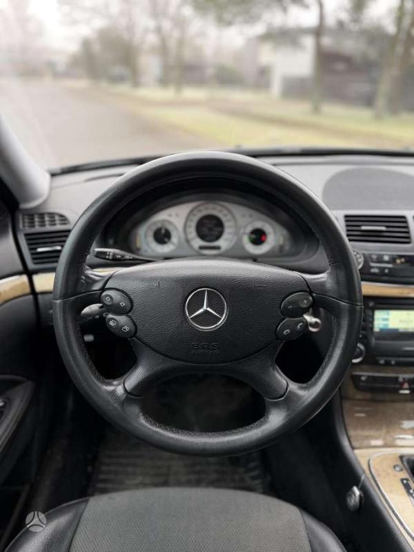 Black Mercedes-Benz E 220 2007 in Vilnius, with an engine capacity of 2.15 L and mileage of 308 thousand km for 2950 €, photo 10 on AUTOMOTO.COM.LV