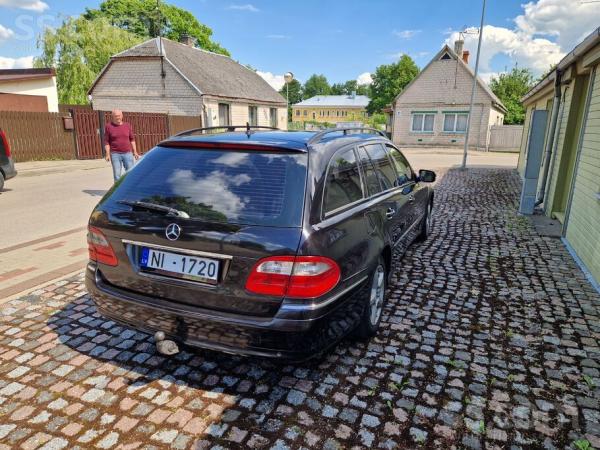 Black Mercedes-Benz E 220 2007 in Jekabpils, with an engine capacity of 2.20 L and mileage of 344 thousand km for 2800 €, photo 3 on AUTOMOTO.COM.LV