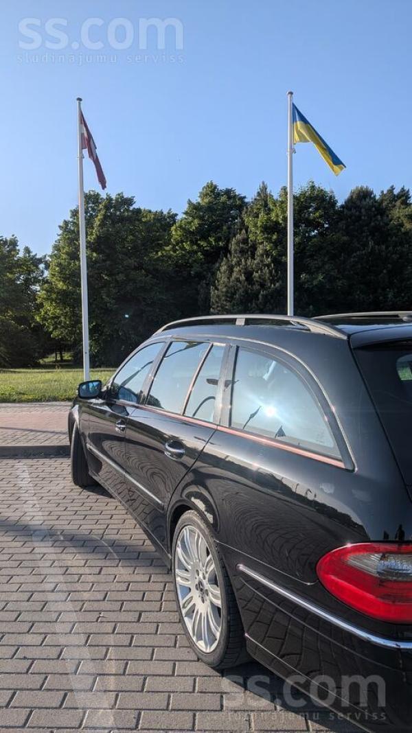 Black Mercedes-Benz E 220 2007 in Liepaja, with an engine capacity of 2.20 L and mileage of 287 thousand km for 4995 €, photo 5 on AUTOMOTO.COM.LV