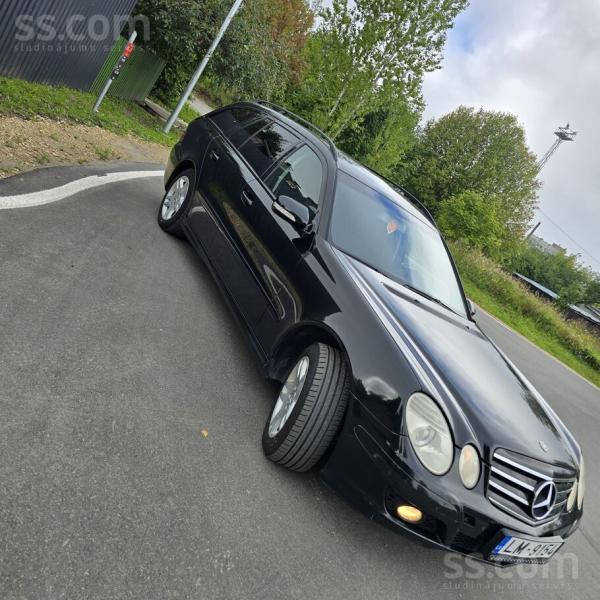 Black Mercedes-Benz E 220 2007 in Riga, with an engine capacity of 2.20 L and mileage of 441 thousand km for 2600 €, photo 3 on AUTOMOTO.COM.LV