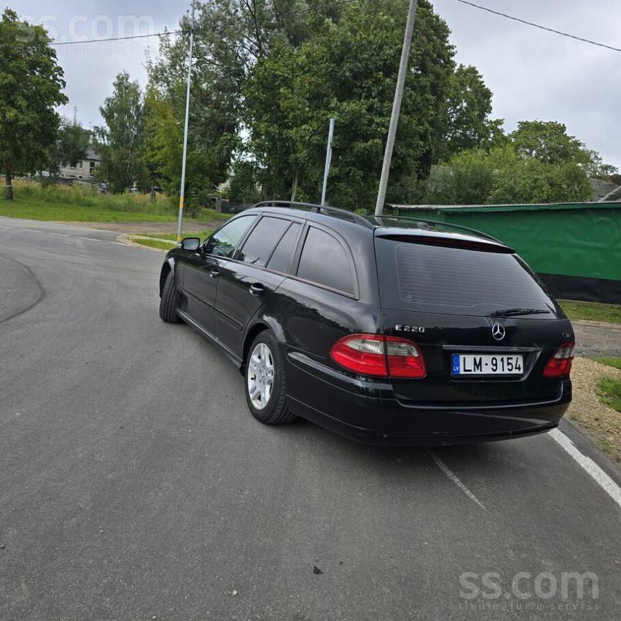Black Mercedes-Benz E 220 2007 in Riga, with an engine capacity of 2.20 L and mileage of 441 thousand km for 2600 €, photo 4 on AUTOMOTO.COM.LV