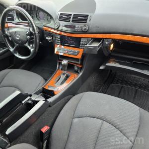 Black Mercedes-Benz E 220 2007 in Riga, with an engine capacity of 2.20 L and mileage of 441 thousand km for 2600 €, photo 7 on AUTOMOTO.COM.LV